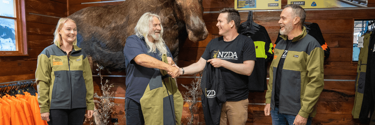 SWAZI Gifts NZDA HUNTS Team With New Gear | New Zealand Deerstalkers ...